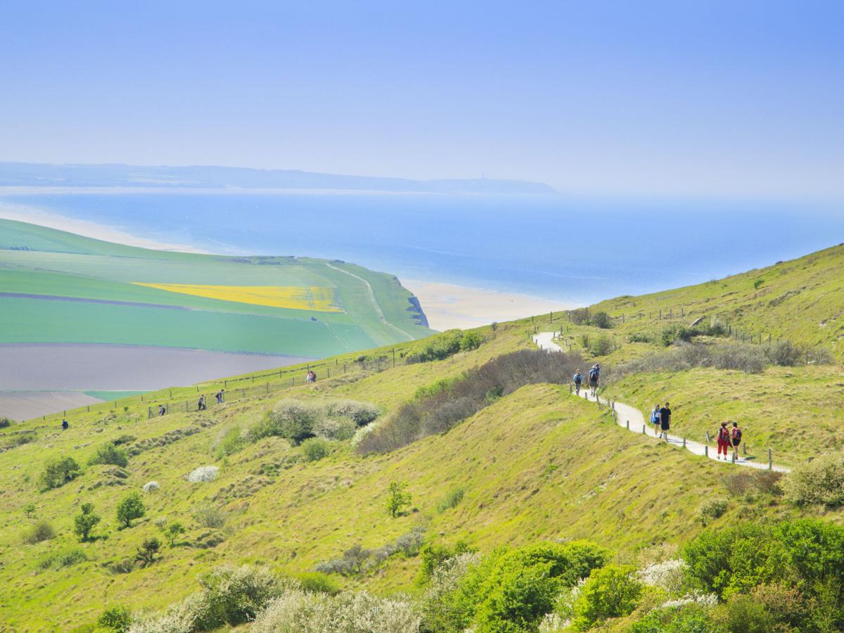 Les Deux-Caps par le sentier des douaniers | Site officiel Hauts-de ...